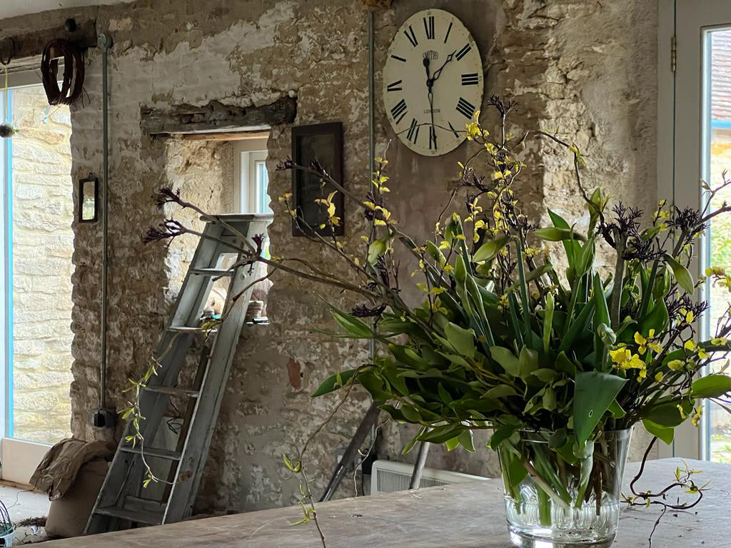 Ideas for a simple Spring arrangement– Common Farm Flowers